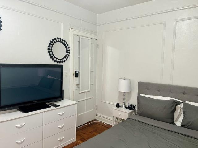 Rest Away Private Room in Apartment