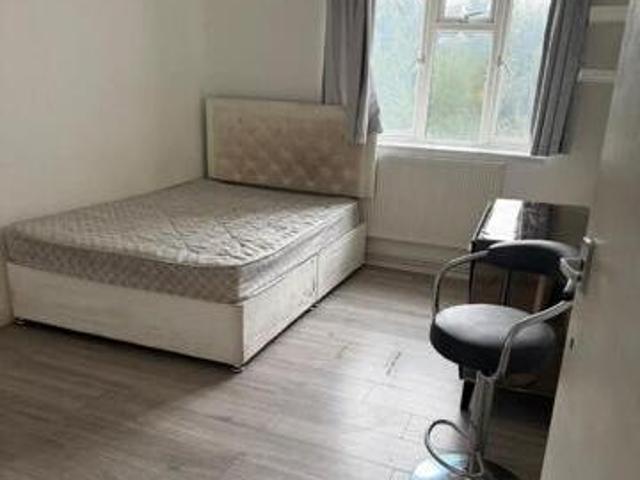 Restons Crescent, London, 1 Bedroom House