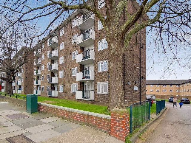 Restons Crescent, London SE9, 2 bed flat to rent, £1,450 pcm | PrimeLocation