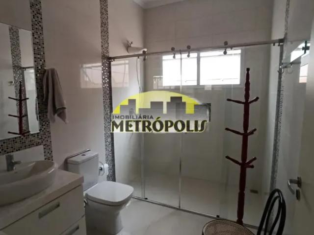 Res. Mantiqueira Casa de 175 m2 com 3 quartos ste, arms, coz. Plan, 2 vgs gar