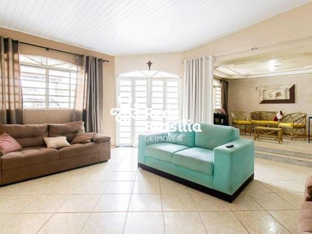 RESEIDENCIAL VITORIA Casa com 3 quartos sendo 1 suíte à venda estuda permuta Riacho Fundo I