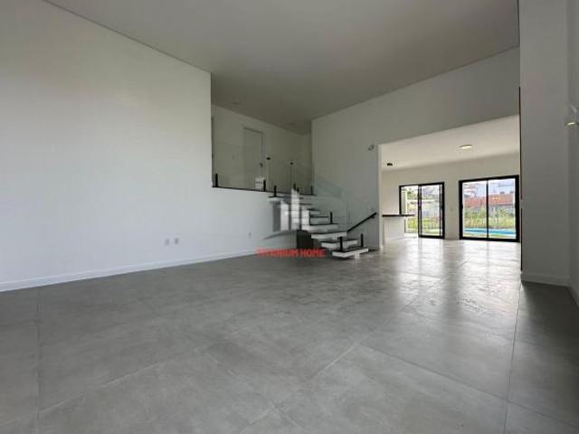 Reserva da Mata Casa de 3 dorm sendo uma suite + escritorio +Piscina 212 mts no Condomínio Reserva
