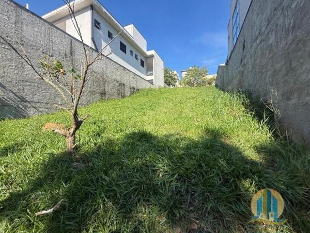 Terreno à Venda no Condomínio New Ville!