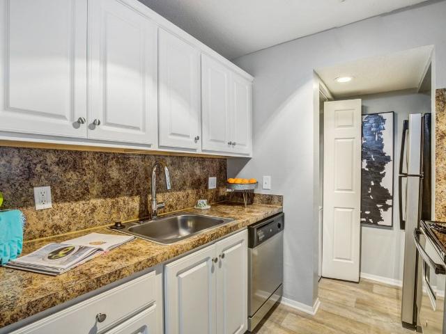 Reserve at Providence 3 Bedroom Apartment for Rent at 6060 Reserve Dr, Charlotte, NC 28270 Lansdowne