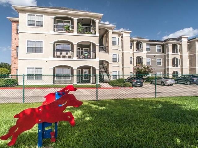 Reserve at Tranquility Lake 1 Bedroom Apartment for Rent at 2850 Oak Rd, Pearland, TX 77584