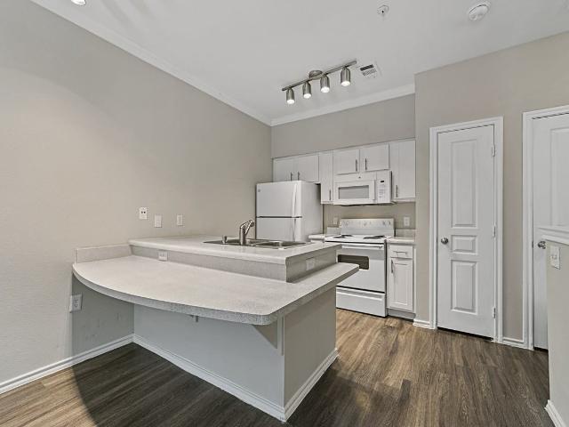 Reserve at White Rock 2 Bedroom Apartment for Rent at 9215 Garland Rd, Dallas, TX 75218