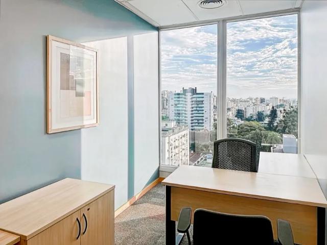 Reserve espaço de escritório aberto para empresas de todos os tamanhos em Regus PORTO ALEGRE, Carlos