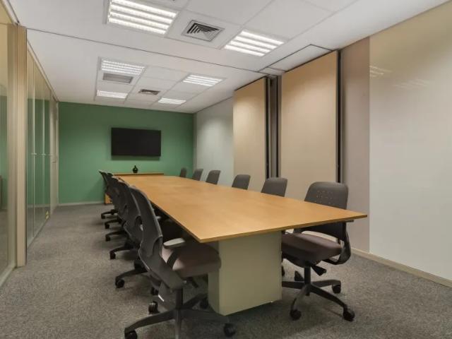 Reserve espaço de escritório aberto para empresas de todos os tamanhos em Regus Centro Empr. Mario G