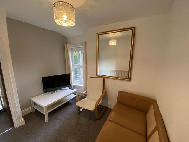Reservoir Retreat Copy, Edgbaston B16 3 bed flat to rent £1,199 pcm £277 pw