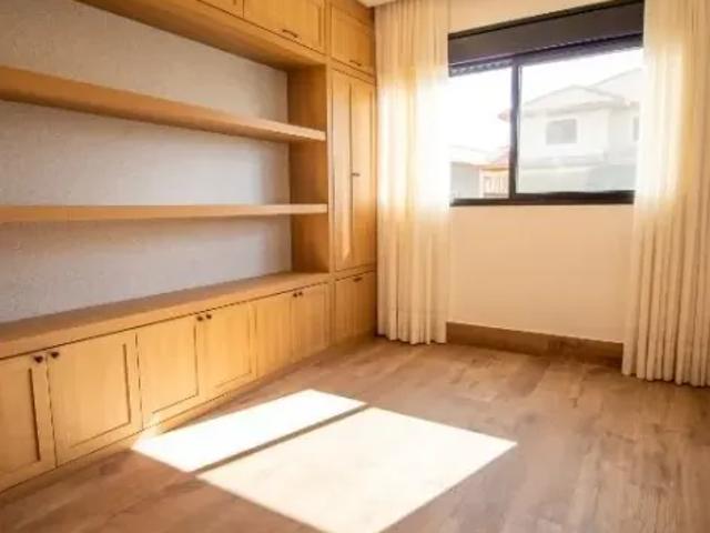 Residência no Condomínio Residencial Monte Carlo