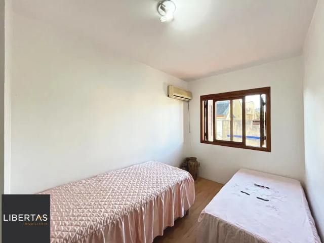 Residência com 4 dormitórios sendo 1 suites no Bairro Guarujá