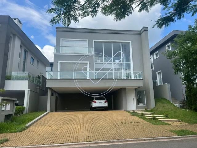 Residência exclusiva em condomínio de alto padrão