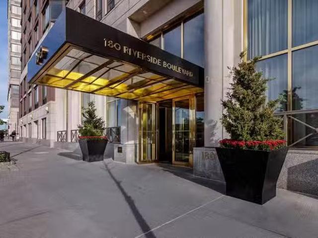 Residence K, floor 7 180 Riverside Boulevard