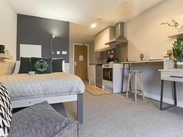 residence near 52, West Street Standard Studio