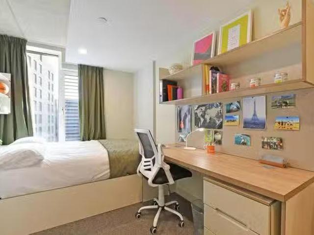 residence near 131 Ecclesall Road Lovely double ensuite bedroo.