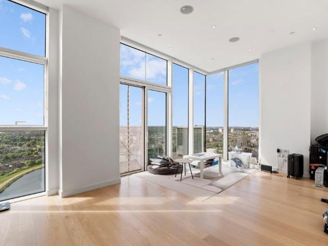 Residence Tower, Woodberry Grove, London 2 bed flat to rent £4,500 pcm £1,038 pw