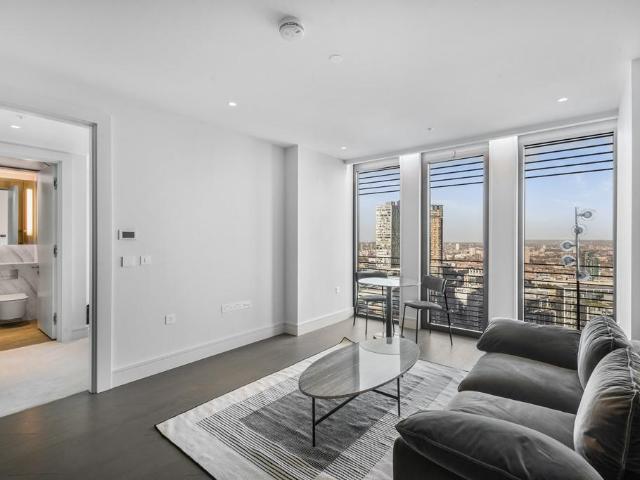 Residences One, Houndsditch, EC3A 1 bed apartment to rent £4,312 pcm £995 pw