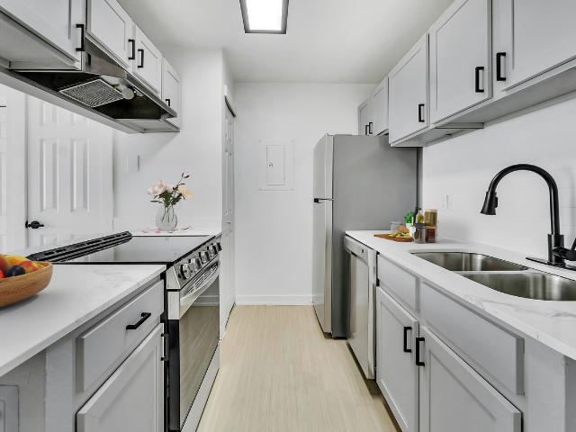 Residences at Bear Creek 2 Bedroom Apartment for Rent at 10025 W Dartmouth Ave, Lakewood, CO 80227 Bear Creek