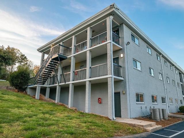 Residences at Diamond Ridge 2 Bedroom Apartment for Rent at 730 Anson St, Winston Salem, NC 27103 Ardmore