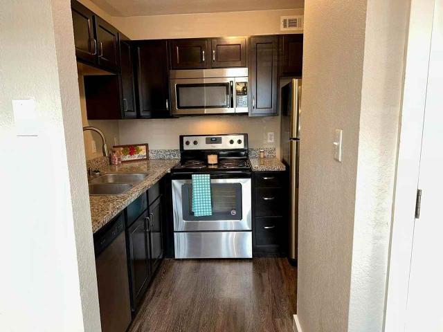 Residences at Lakeshore 1 Bedroom Apartment for Rent at 9200 N Macarthur Blvd, Oklahoma City, OK 73132