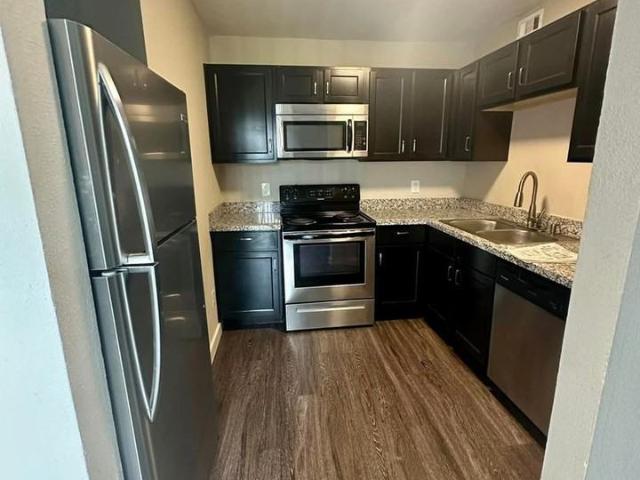 Residences at Lakeshore 3 Bedroom Apartment for Rent at 9200 N Macarthur Blvd, Oklahoma City, OK 73132