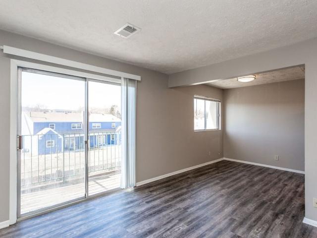 Residences at Sorensen Square 2 Bedroom Apartment for Rent at 6516 N 64th Plz, Omaha, NE 68152 Northwest Omaha