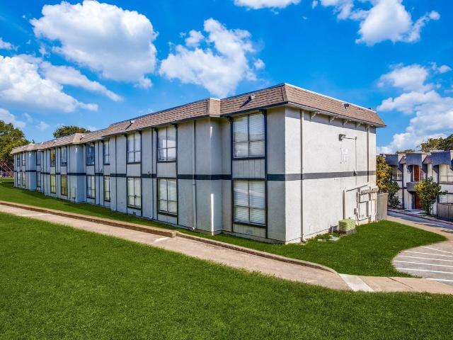 Residences at White Rock Lake 2 Bedroom Apartment for Rent at 9302 Beck Ave, Dallas, TX 75228