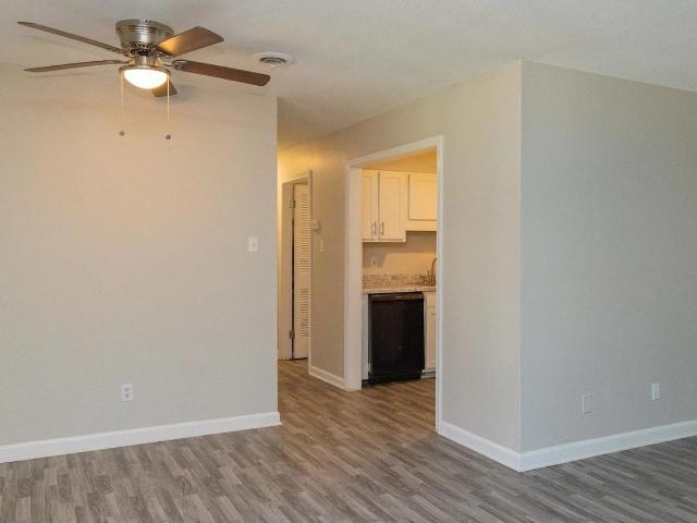 Residences at 1805 3 Bedroom Apartment for Rent at 1805 Fairfax Rd, Greensboro, NC 27407 Random Woods