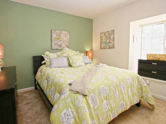 Residences at 1805 3 Bedroom Apartment for Rent at 1805 Fairfax Rd, Greensboro, NC 27407 Random Woods