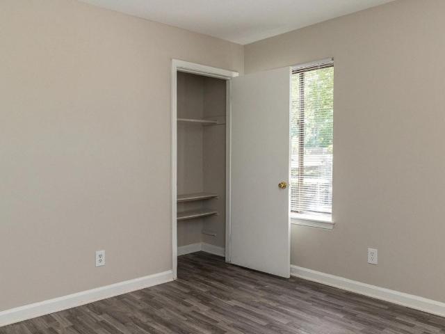 Residences at 1805 3 Bedroom Apartment for Rent at 1805 Fairfax Rd, Greensboro, NC 27407 Random Woods