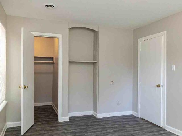 Residences at 1805 3 Bedroom Apartment for Rent at 1805 Fairfax Rd, Greensboro, NC 27407 Random Woods