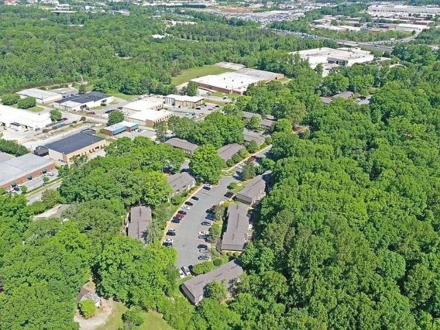 Residences at 1805 2 Bedroom Apartment for Rent at 1805 Fairfax Rd, Greensboro, NC 27407 Random Woods