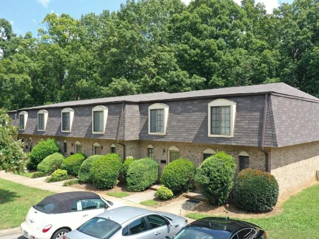 Residences at 1805 2 Bedroom Apartment for Rent at 1805 Fairfax Rd, Greensboro, NC 27407 Random Woods