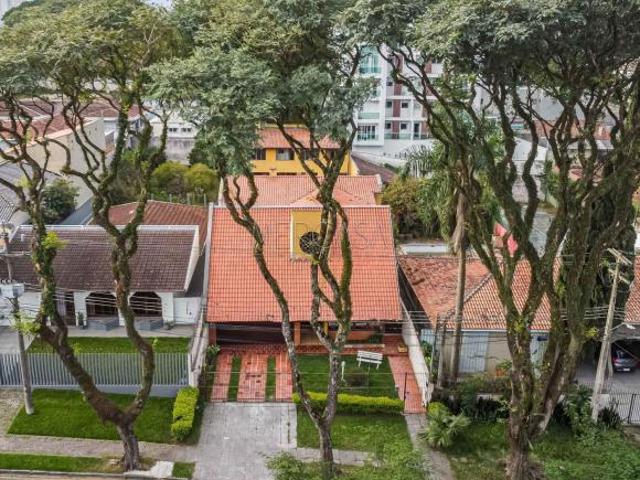 RESIDÊNCIA NO ÁGUA VERDE SUPER BEM LOCALIZADA, CO