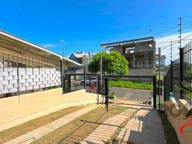 Residência no bairro Guarujá, com 3 dormitório s, e 3 banheiros, à venda