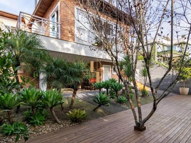 Residência no condomínio Alphaville com 3 suítes e 1 demi suítes à venda, 540m² por R$ 4.950.000 C