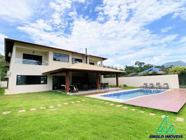 Residência nova de Alto Padrão com 06 suítes PÉ NA AREIA!