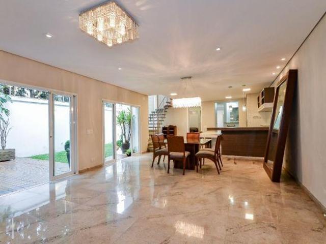 RESIDÊNCIA ALTO PADRÃO MOBILIADA NO ÁGUA VERDE. 250 M2. 04 SUÍTES