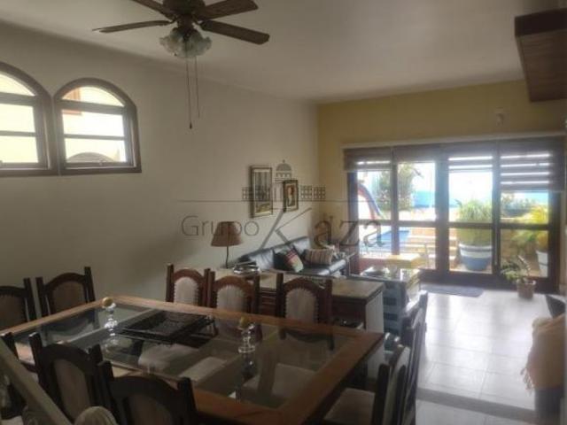 Residência Alto Padrão Jardim Siesta Clube de Campo Jacareí