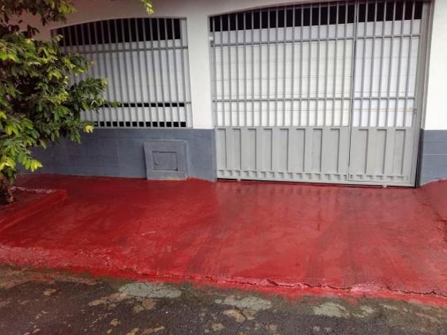 RESIDÊNCIA BEM CONSERVADA