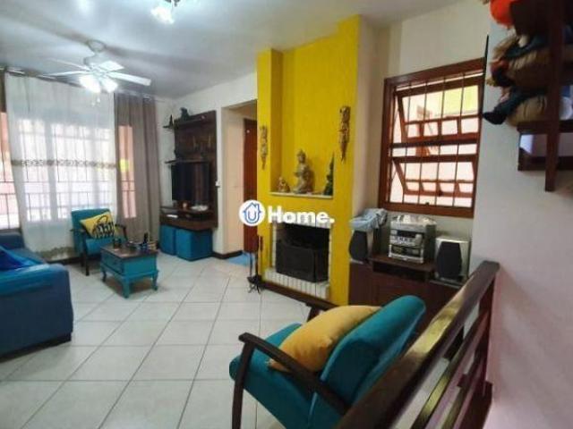 Residência c/ 185m², 3 dormitórios, sendo 1 suites, 2 vagas Bahamas