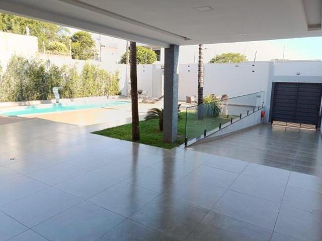 RESIDÊNCIA C/ 300M² E PISCINA JD. ESPANHA