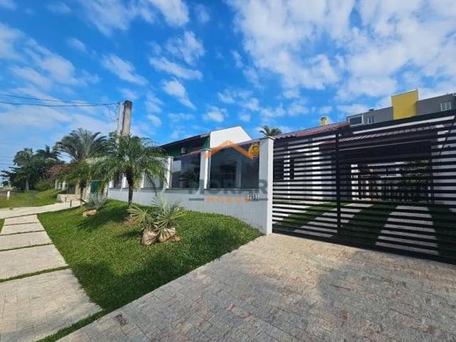 Residência com 4 dormitórios, no Balneário Atami