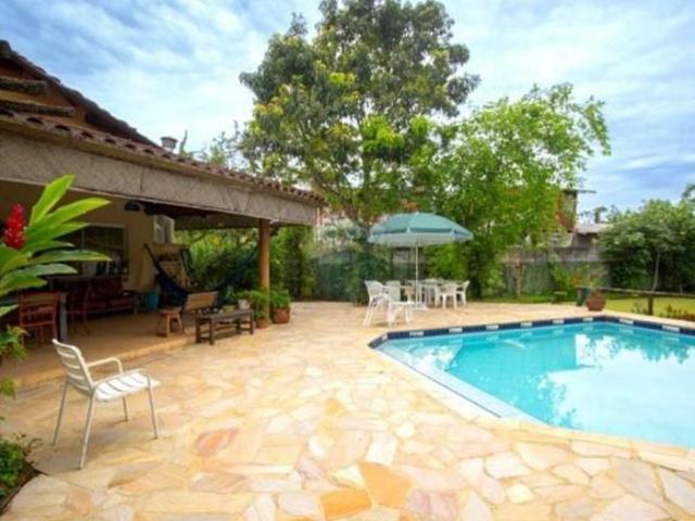 Casa com 5 suítes e muita privacidade em localização exclusiva na Barra do Una