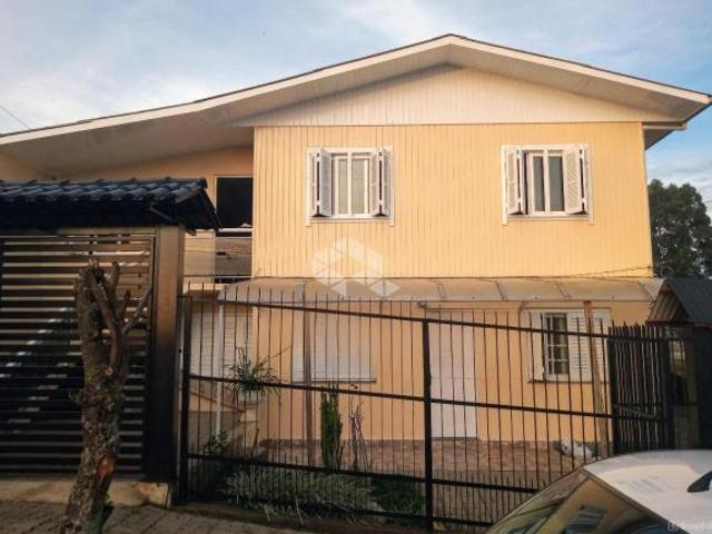 Residência com 03 casas no bairro América