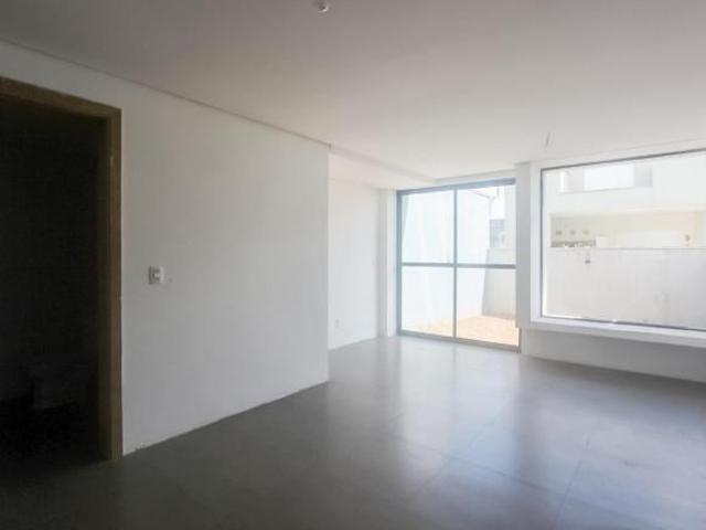 RESIDÊNCIA COM 3 DORMITÓRIOS SOBRADO