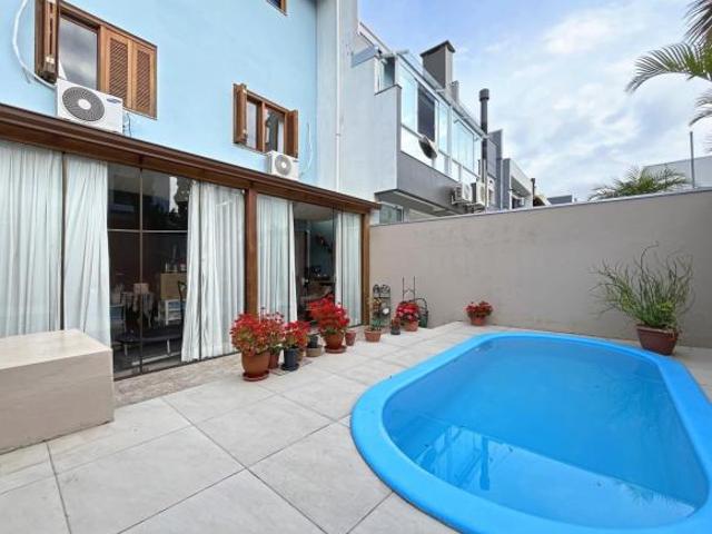 Residência com 3 suítes, 143 m², piscina, no complexo Lagos de Nova Ipanema
