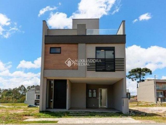 Residência com 3 suítes e ático em São José dos Pinhais
