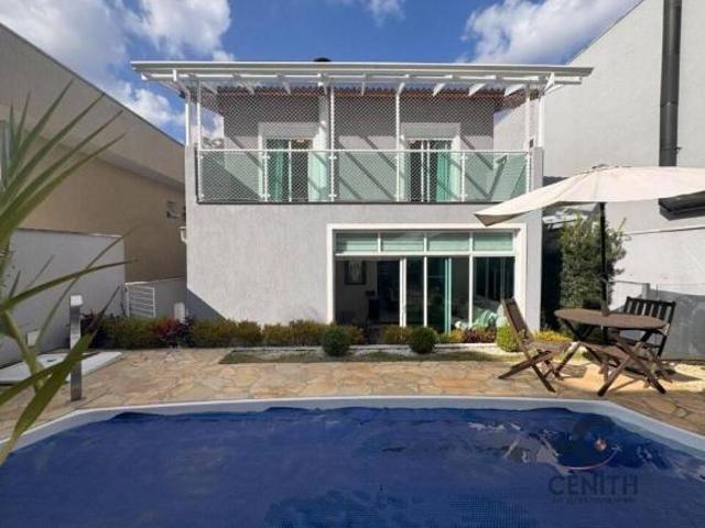 Residência com 3 Suítes e Lazer Privativo no Condomínio Palm Hills