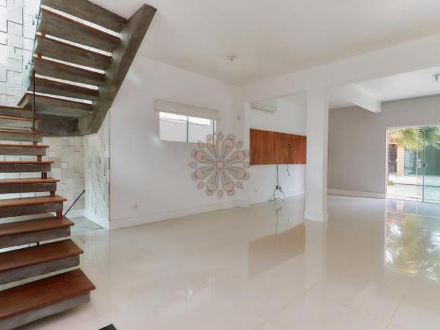 Residência com amplo terreno, semi mobiliada com e